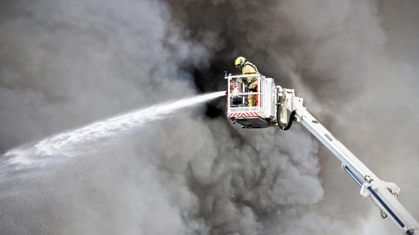 Sein brand meester gegeven: zeer grote brand Vermeulen Groep onder controle - Studio Alphen