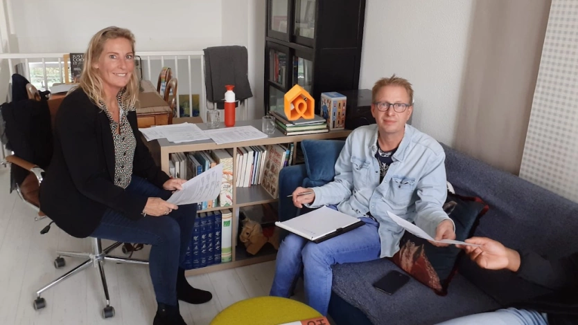 Eerste Kamer met Aandacht in Alphen: veilige omgeving voor kwetsbare jongeren - Studio Alphen