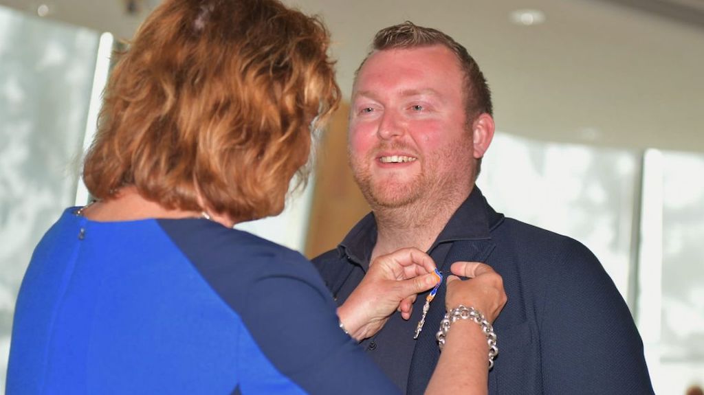 Jeron is jongste van Nederland die een lintje krijgt, wordt op ...