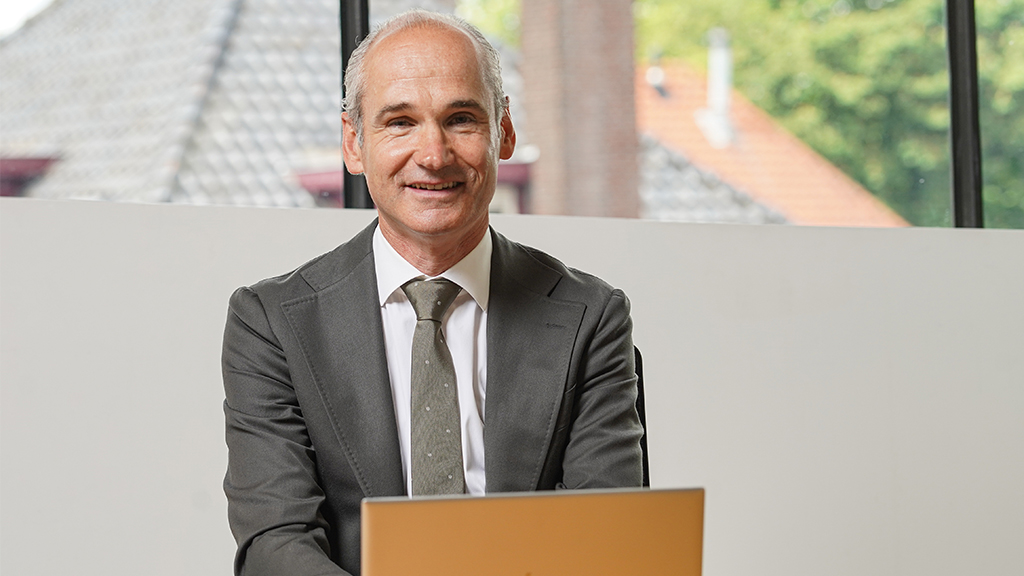 Gemeentesecretaris Peter Derk Wekx verlaat gemeente Alphen aan den Rijn ...